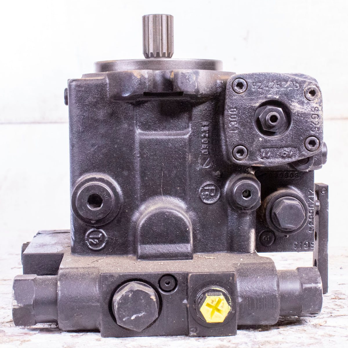 Volvo Variable Displacement Pump 80853229 R902120212 – Hydraulic Junkyard